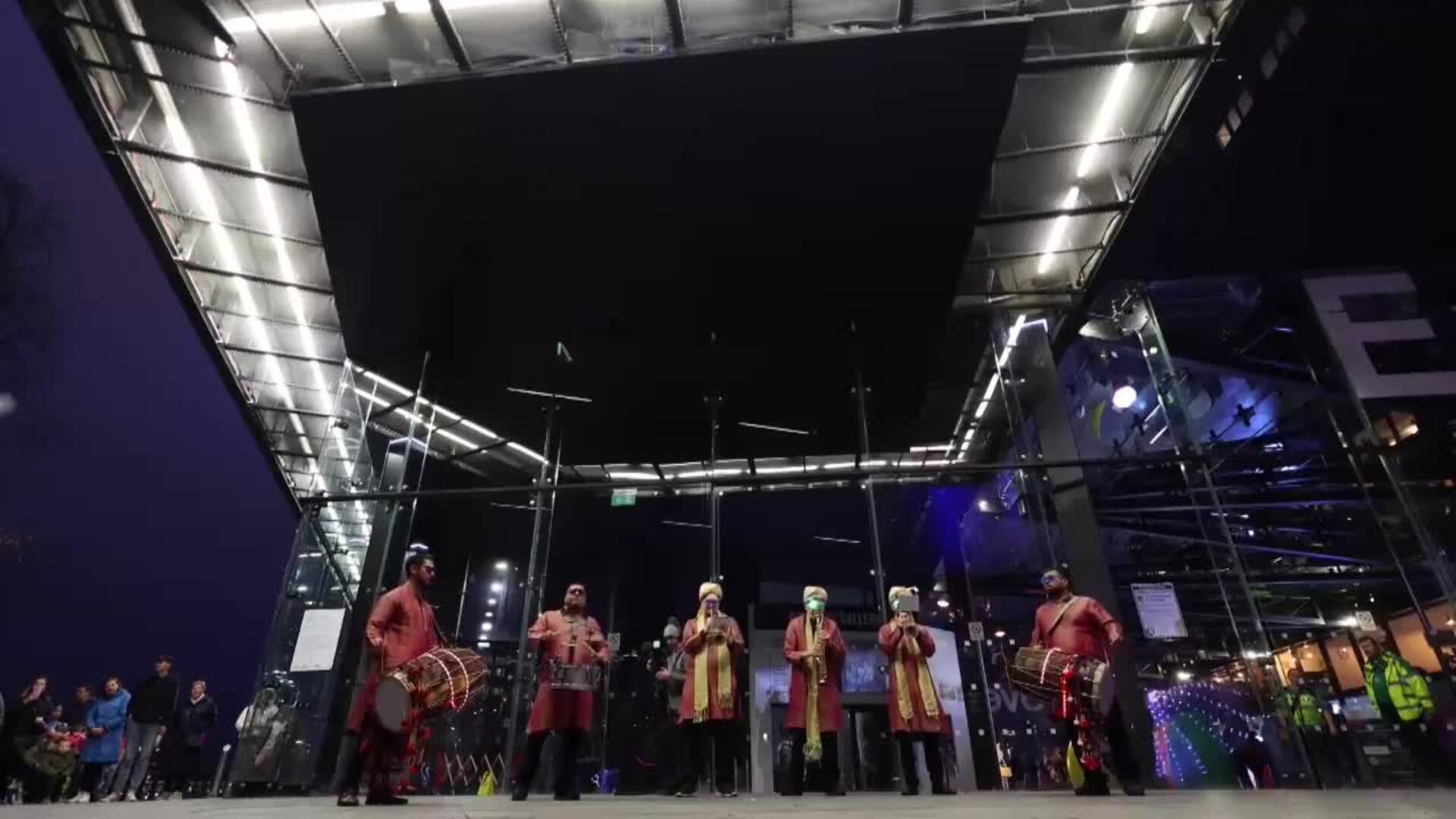 Danzas y música en Liverpool para celebrar el Diwali, festival hindú de ...