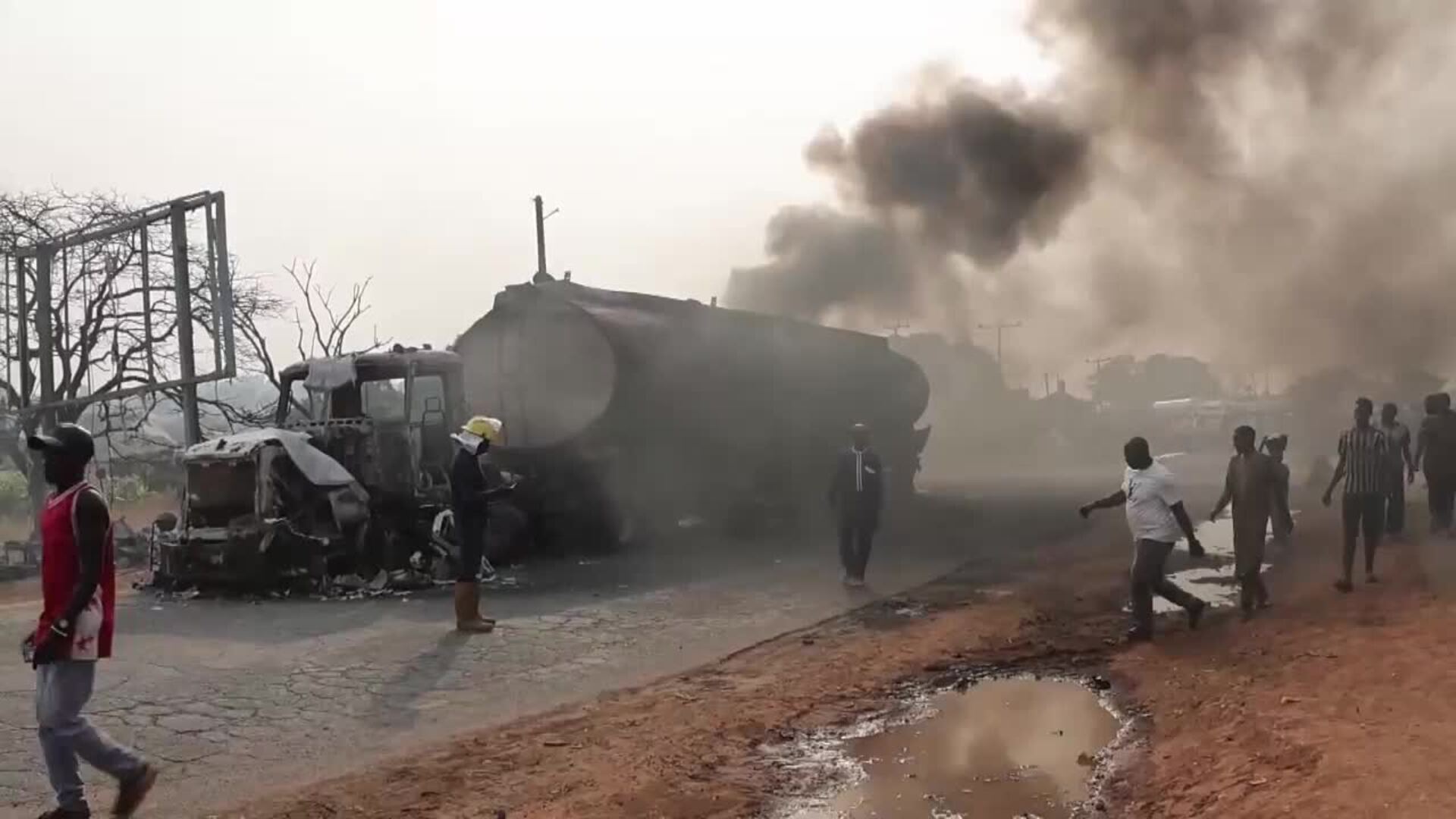 La explosión de un camión que transportaba combustible en Nigeria deja ...