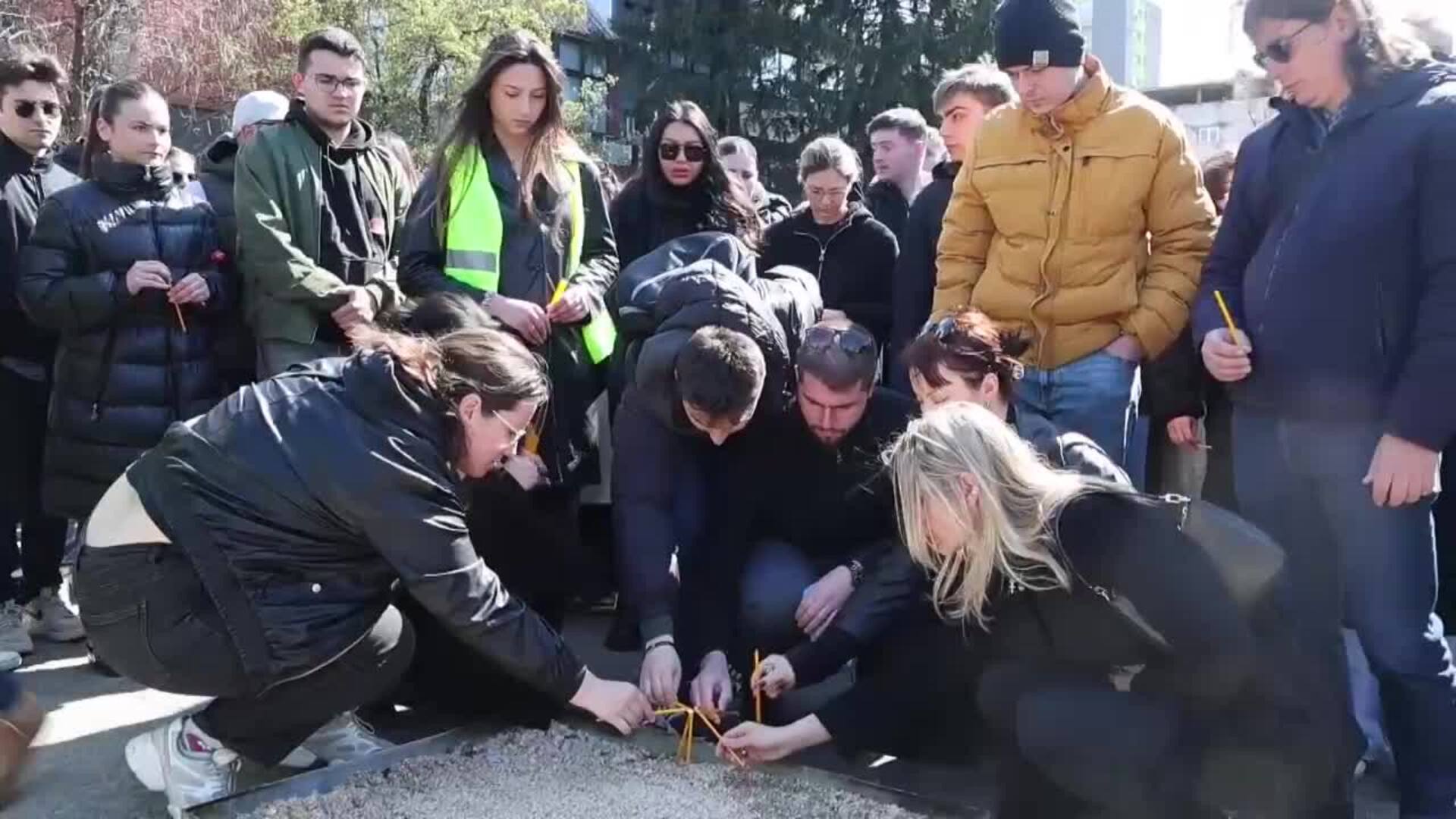 Estudiantes recuerdan en Skopie a las víctimas del incendio en una ...