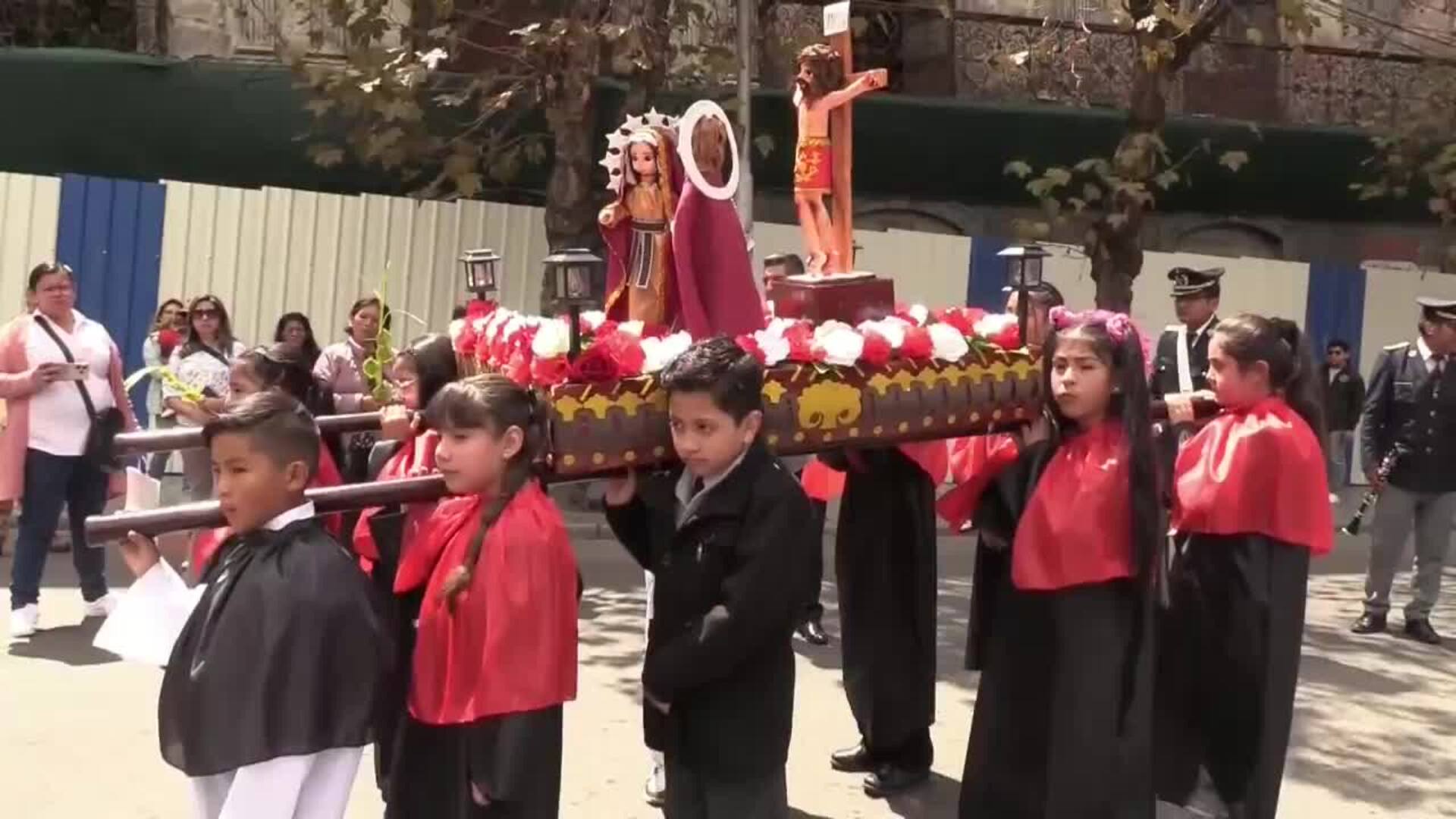 Bolivia da inicio a la Semana Santa con una procesión de niños