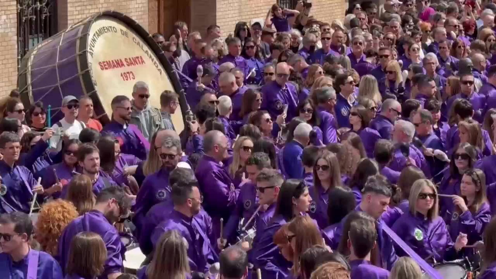 Calanda celebra su tradicional Rompida de la Hora