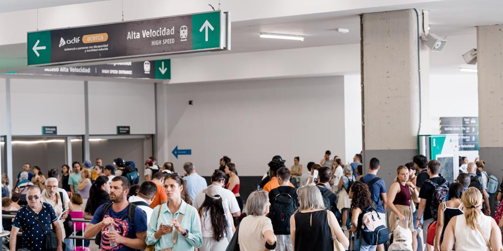 Restablecida la circulación de los trenes de alta velocidad entre Madrid y Galicia tras una ...