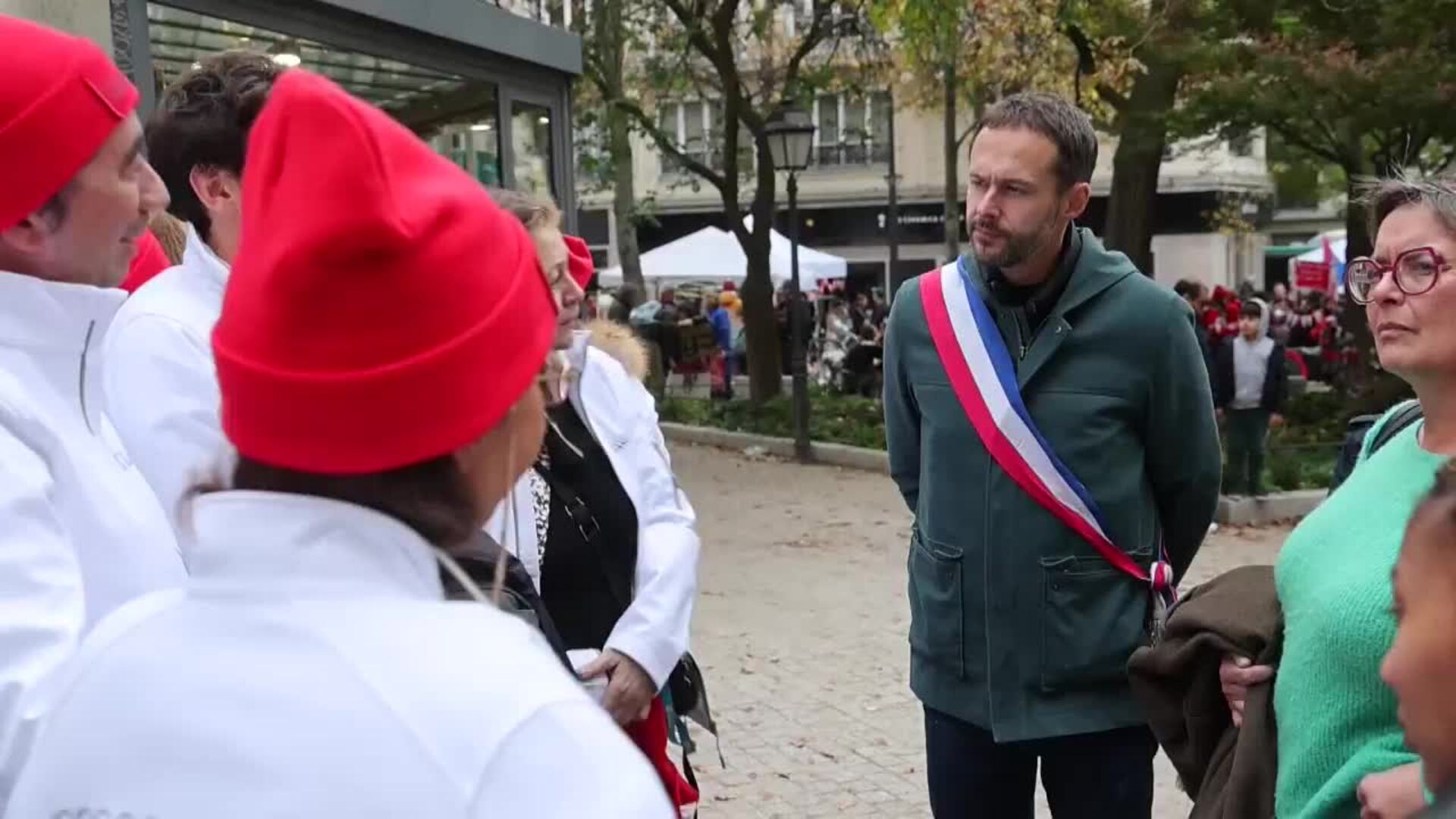 Decenas de personas protestan en París contra las violencias hacia los ...