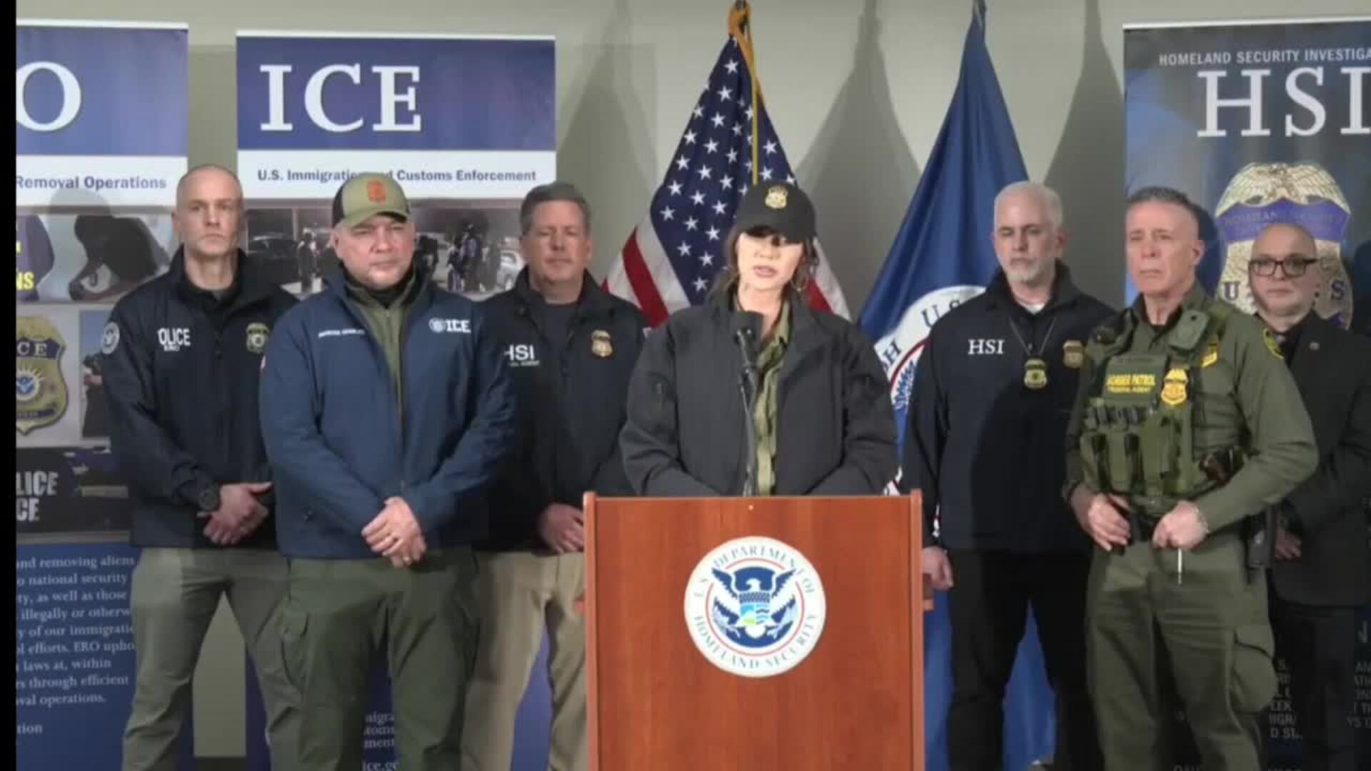 ICE dice que la mujer fallecida en tiroteo en Minneapolis estaba ...