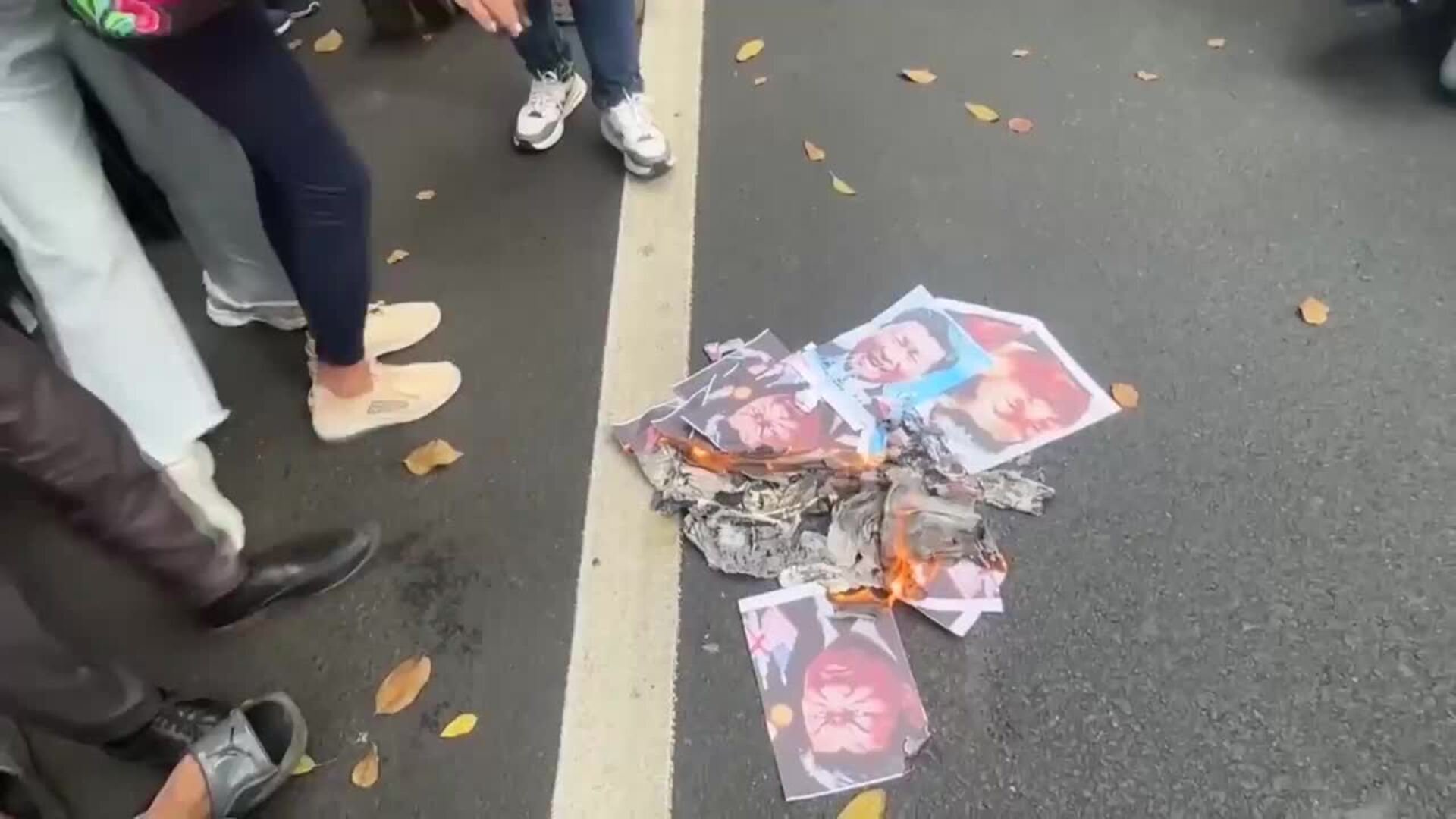 Filipinos exigen la retirada de las fuerzas de defensa chinas en el mar ...