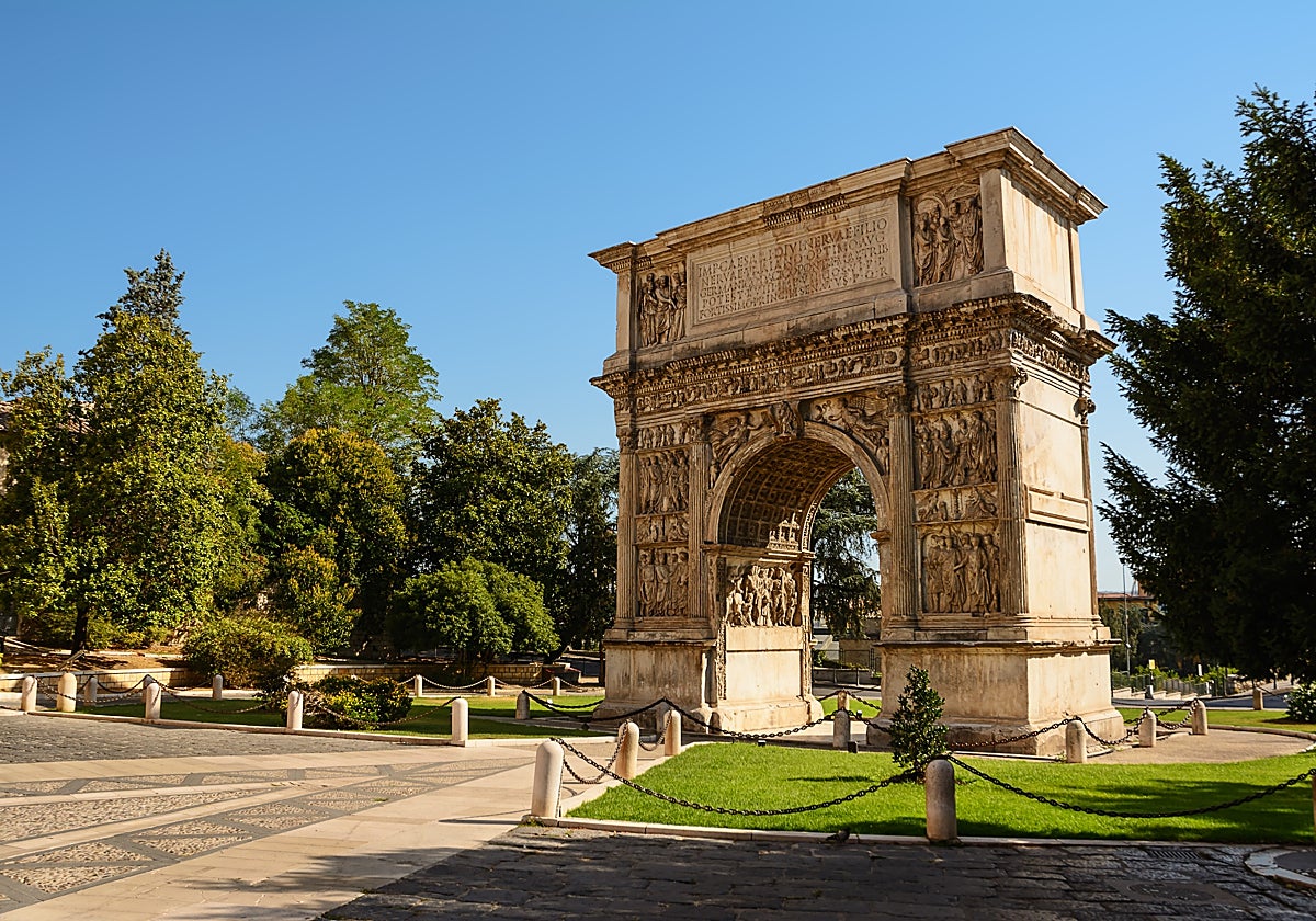 El arco de triunfo romano con relieves escultóricos mejor conservado ...