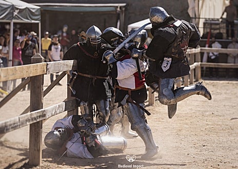 Combates medievales en el castillo donde Charlton Heston y Sofía Loren ...