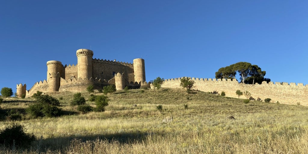 Combates medievales en el castillo donde Charlton Heston y Sofía Loren ...