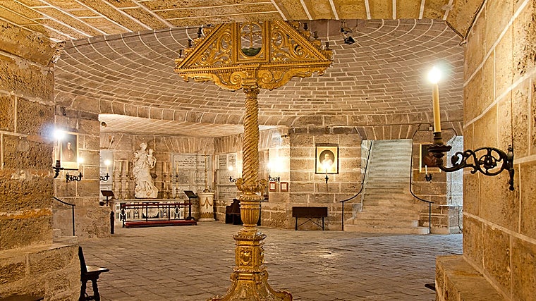 La espectacular cripta de Cádiz que está sumergida en el mar y desde la que se escuchan las olas