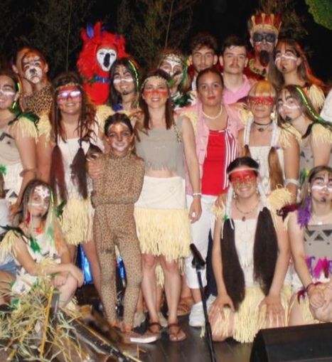 La profesora Esther Alex, premiada por la dirección de los musicales ...