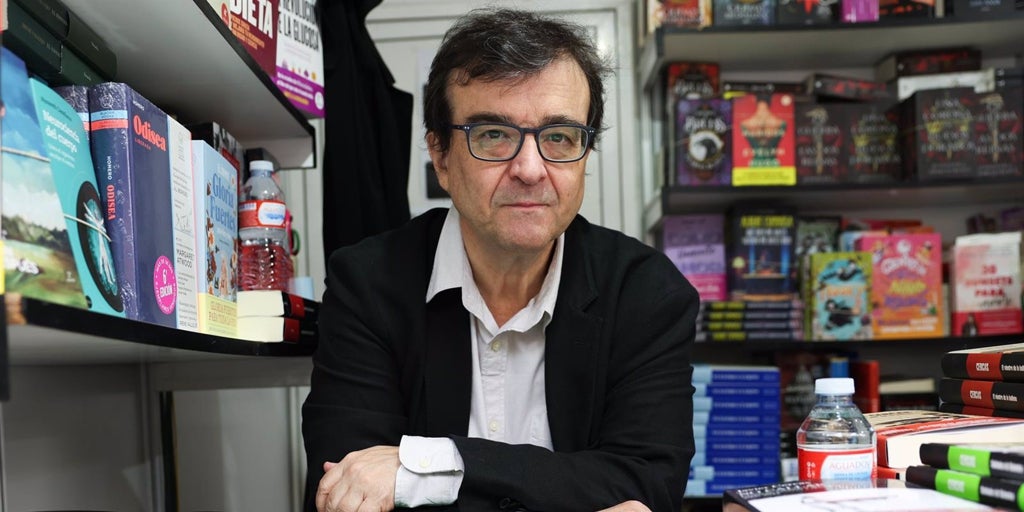 El escritor y periodista Javier Cercas inaugura este viernes la Feria ...
