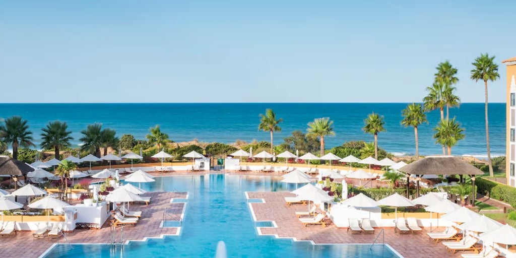 Animalsexy the girl Maya has the classic euro beauty