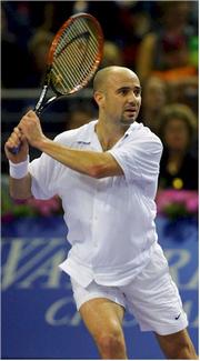 Agassi y Hewitt debutan con triunfo en el Masters