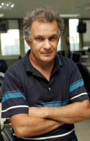 Touceda explora la condición humana con sus «Huellas en la nieve»