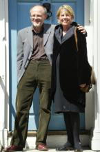 Una psiquiatra inglesa entra en el «club» de las «madres abuelas» a los ...