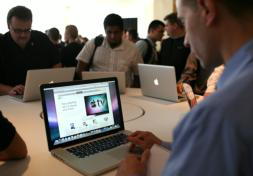 Apple lanza nuevos portátiles más resistentes y con pantalla LED