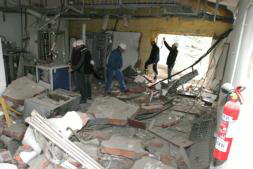 ETA vuela un repetidor en Bilbao con ocho kilos de amonal