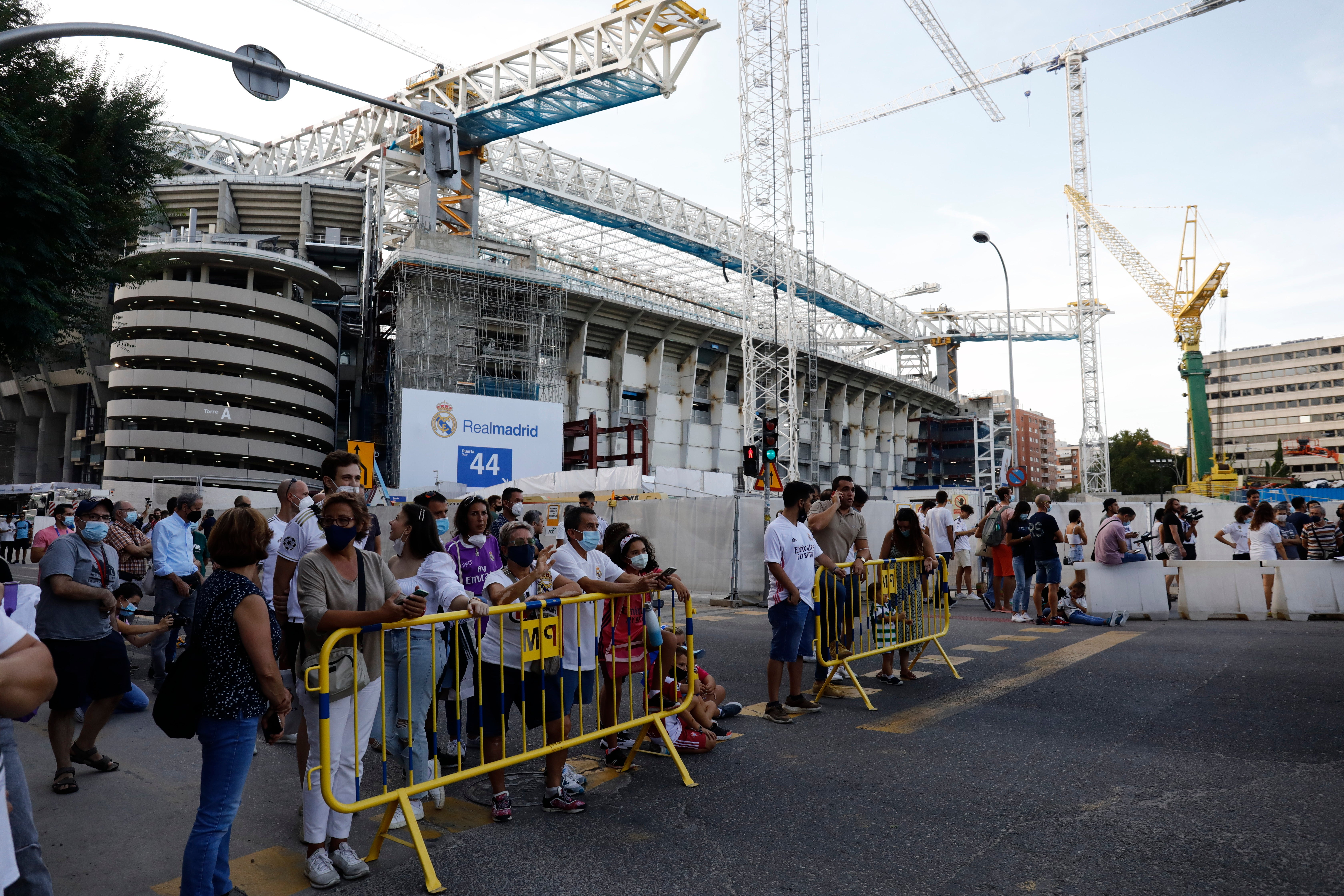 Las imágenes del regreso de los aficionados al Bernabéu 560 días después