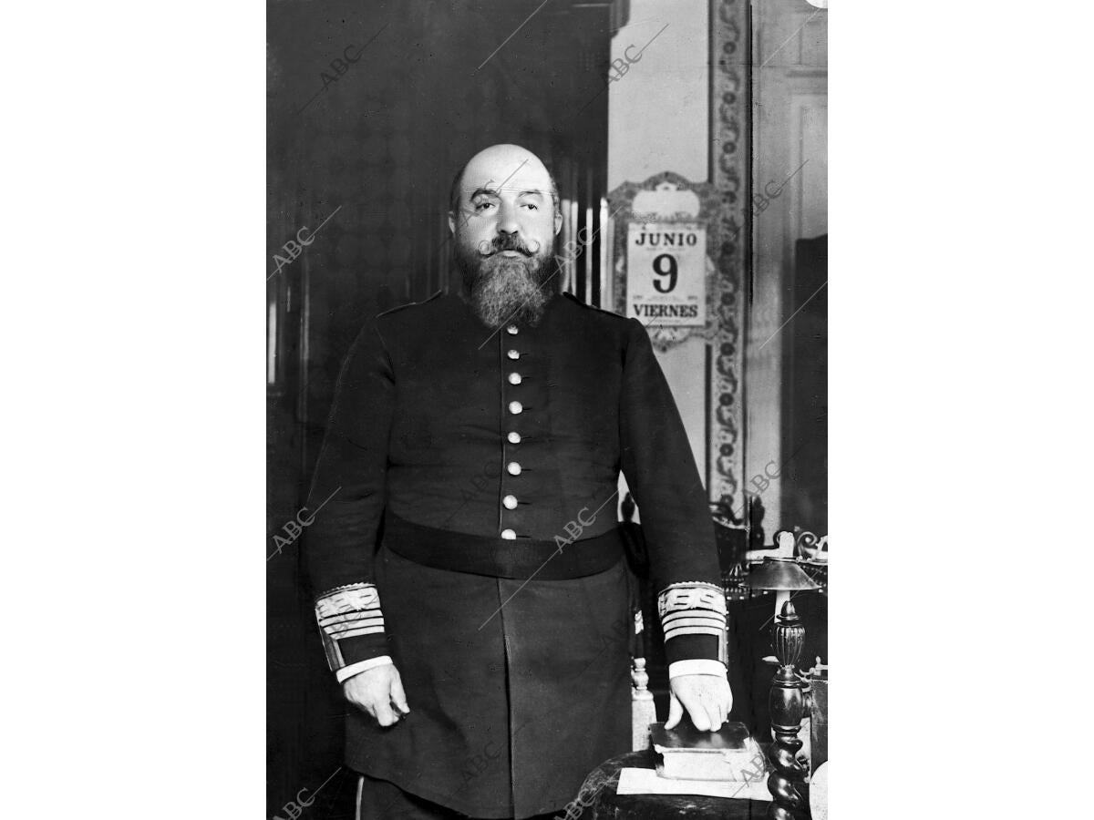 El general don Manuel Benito y Parodi cuyo entierro se Verifico ayer ...