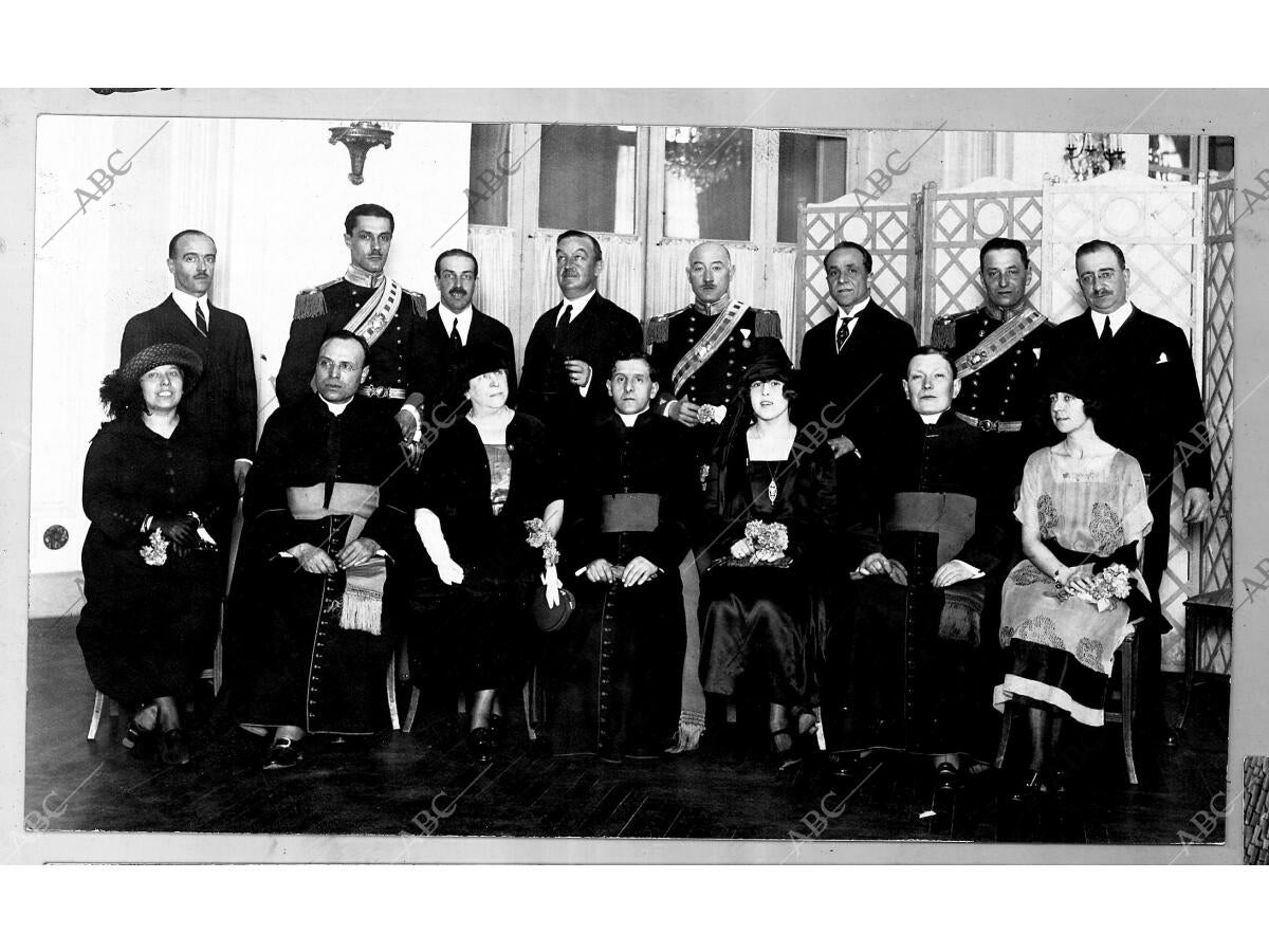 Concurrentes al banquete organizado por el banco de Roma, en honor de ...