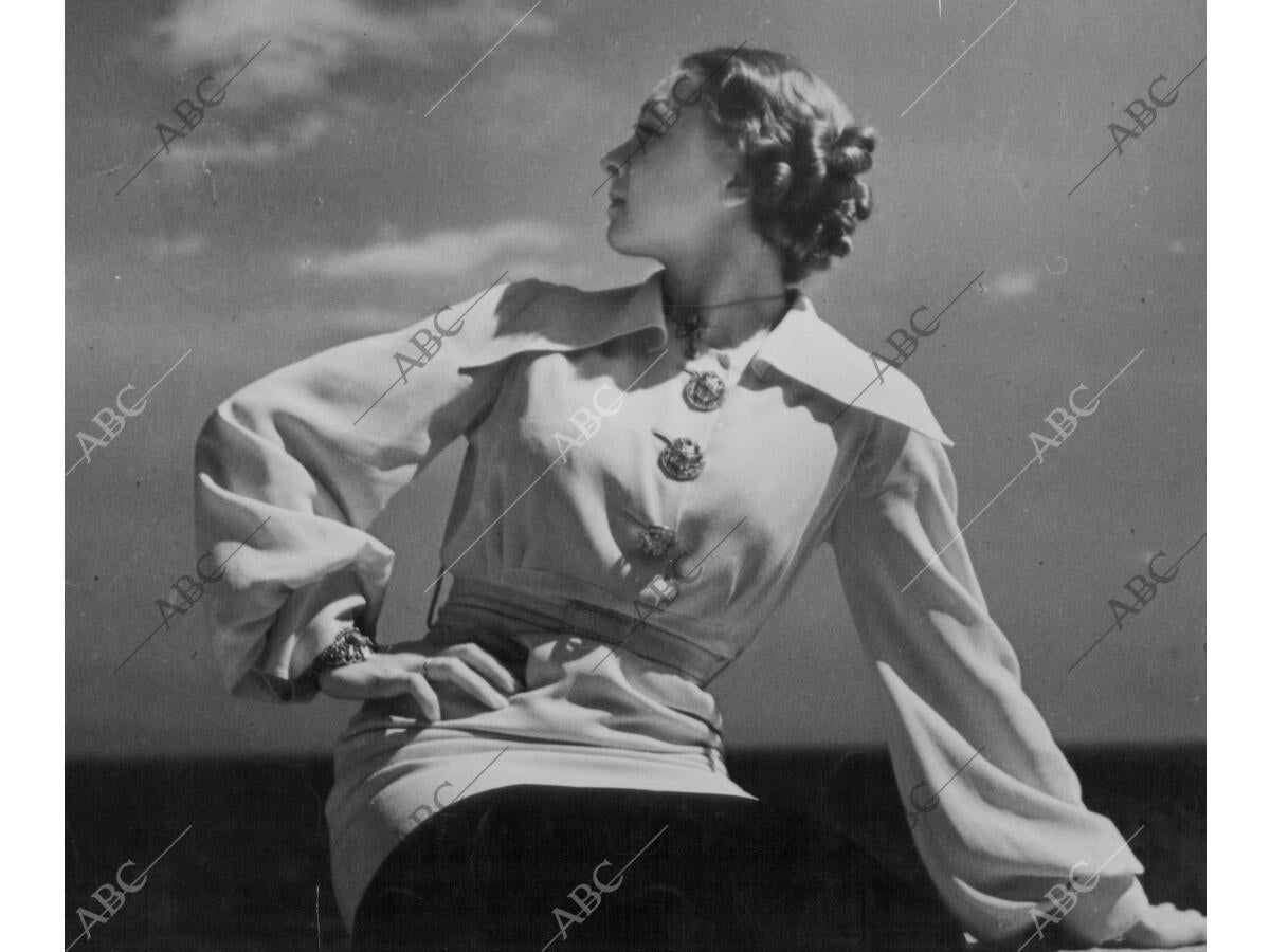 En la Imagen, blusa de 1935 - Archivo ABC