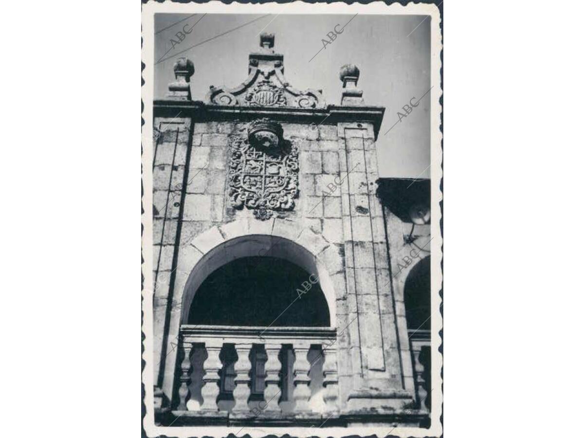 Escudo Perteneciente al condado de Lemos, que figura sobre el arco ...