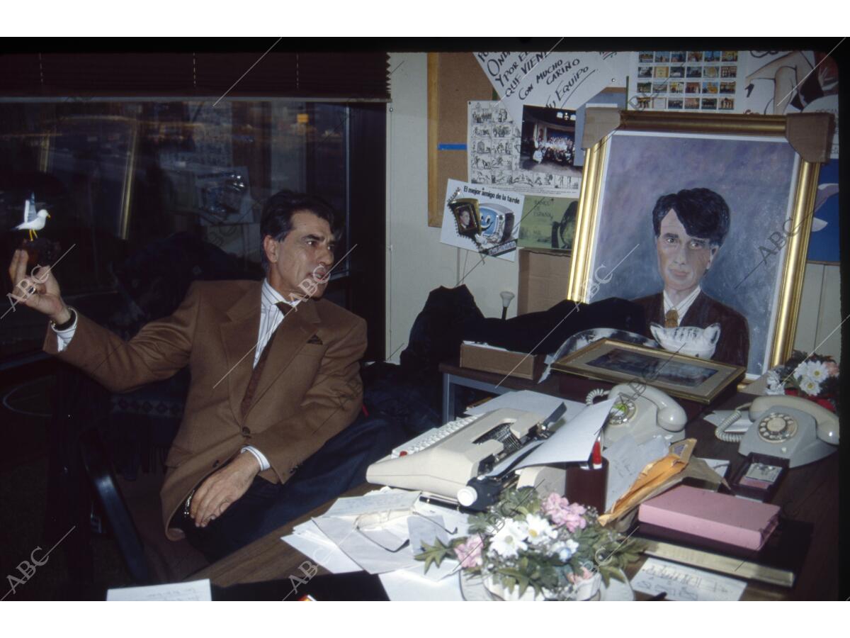 Una imagen de los años 90 del periodista Jesús Hermida - Archivo ABC