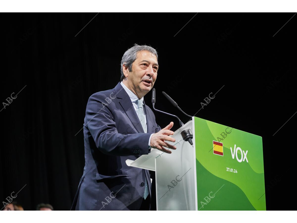Asamblea extraordinaria del partido Vox, donde Santiago Abascal sale ...
